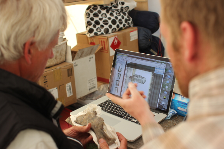 12 — otis dinosaurs (identifying a mysterious bone) – Daniel Otis